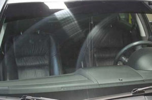 Peligros al circular con un parabrisas roto o en mal estado - ENEMAS ...